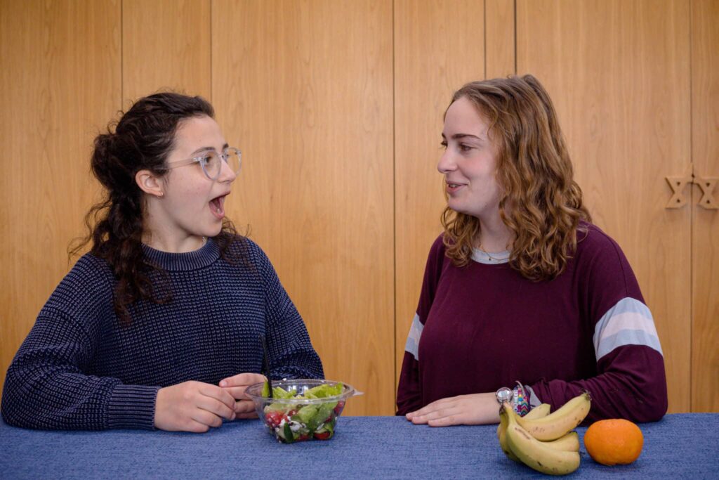 Two young women talking over lunch – The Jewish Life Photo Bank